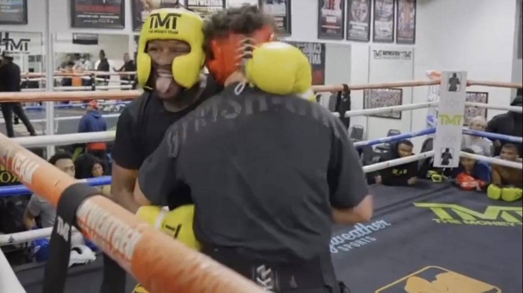 Mayweather showed how he sparred before the exhibition fight on ...