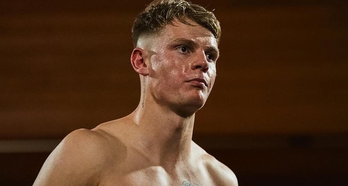 What time is William Crolla vs Fraser Wilkinson tonight? Ringwalks ...