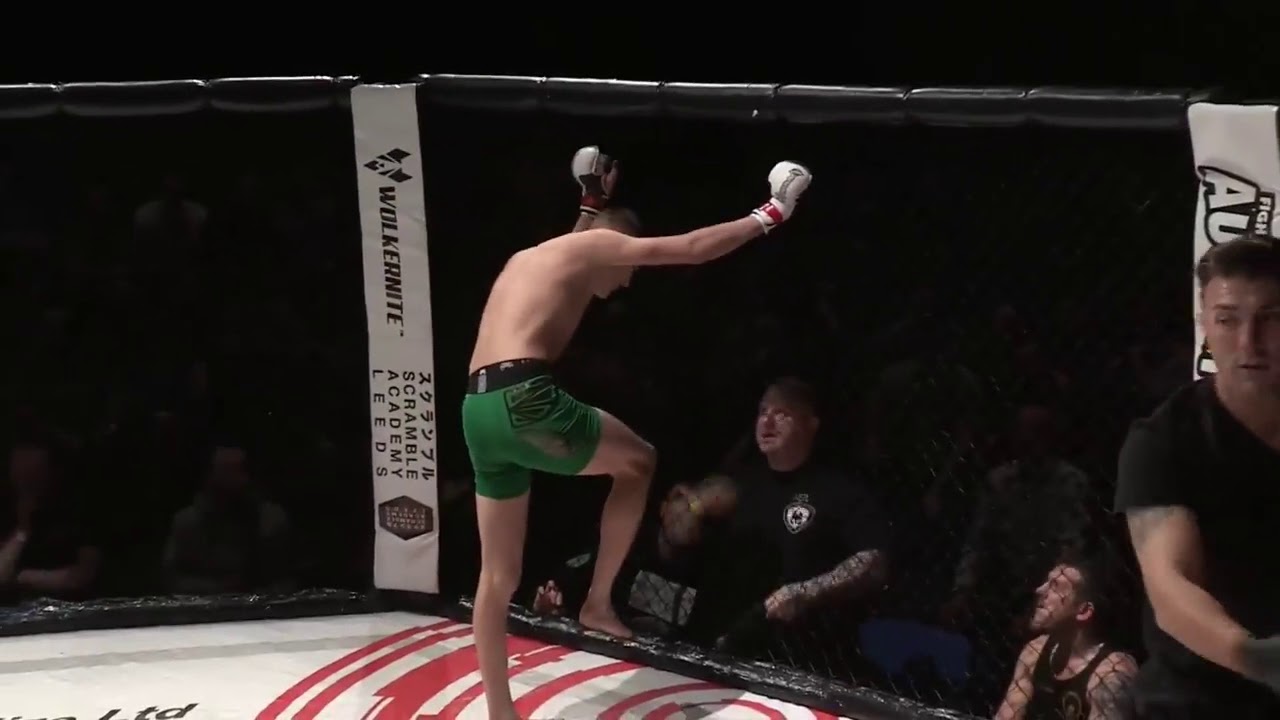 MMA fighter received a ridiculous injury, celebrating the victory ...